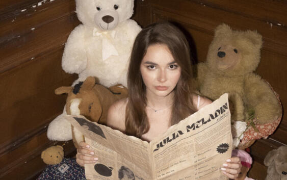 Julia Meladin: Perlen um den Hals | SOUNDS & BOOKS